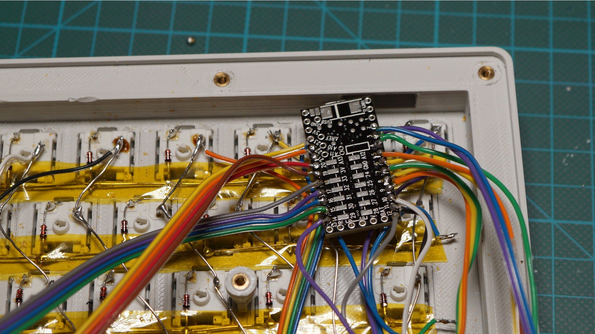 Hand-wiring a custom keyboard